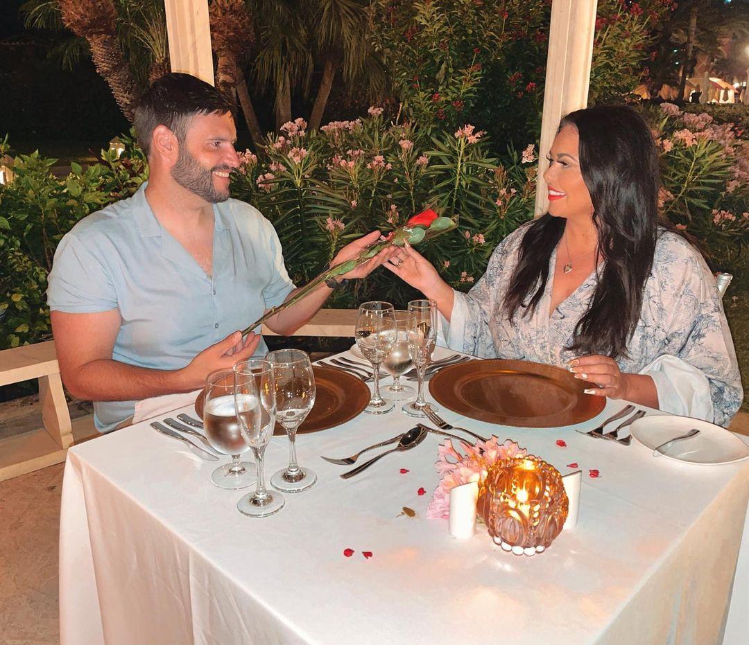 Scarlett Moffatt & Partner Scott Dobinson Are Engaged - hitched.co.uk