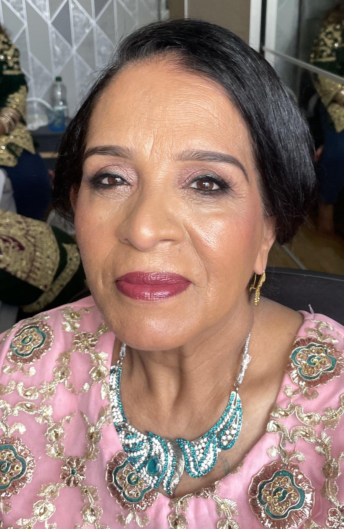 Soft Mother of the Bride Makeup Ideas & Tips for a Natural Look ...