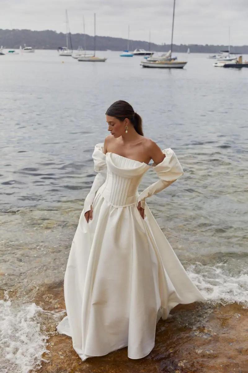 15 Beautiful Basque Waist Wedding Dresses for 90s Inspired Nearlyweds ...