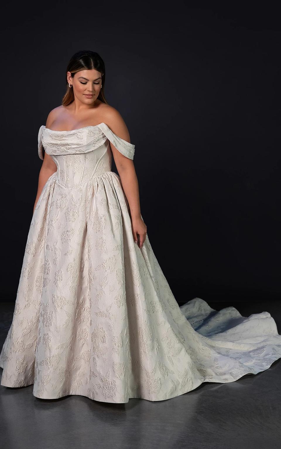15 Beautiful Basque Waist Wedding Dresses for 90s Inspired Nearlyweds ...