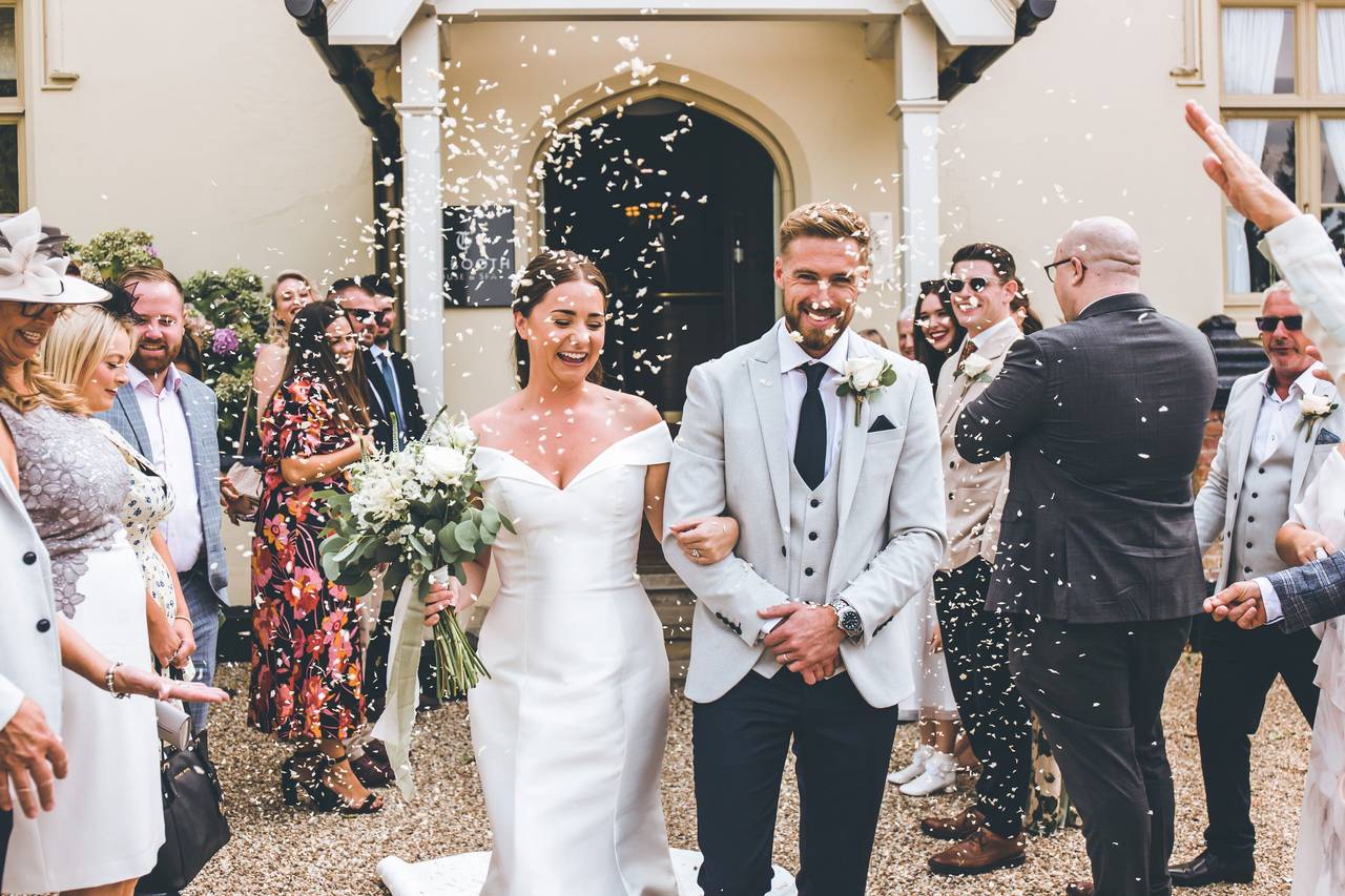 A Guide to Booking Your Church Wedding Ceremony: Wedding Costs, Vows ...