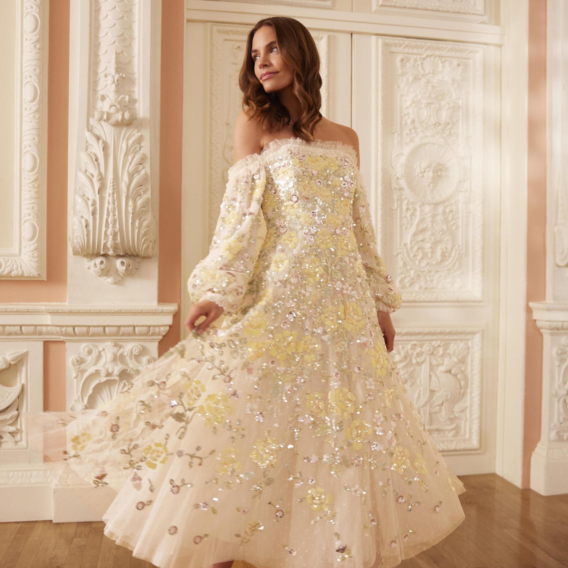 Floral Wedding Dresses: 25 Bridal Gowns with Added Flower Power ...
