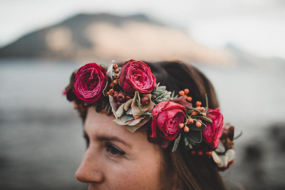 Flower Crowns: 15 Beautiful Wedding Flower Crowns & Expert Advice ...