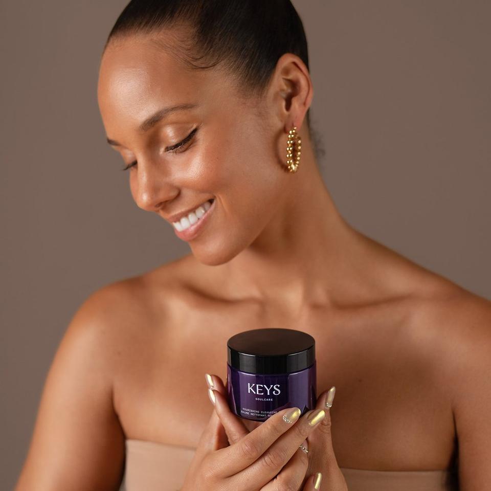 A Beauty Editor's Top Picks for Hen Do Mascara, Skincare & More ...