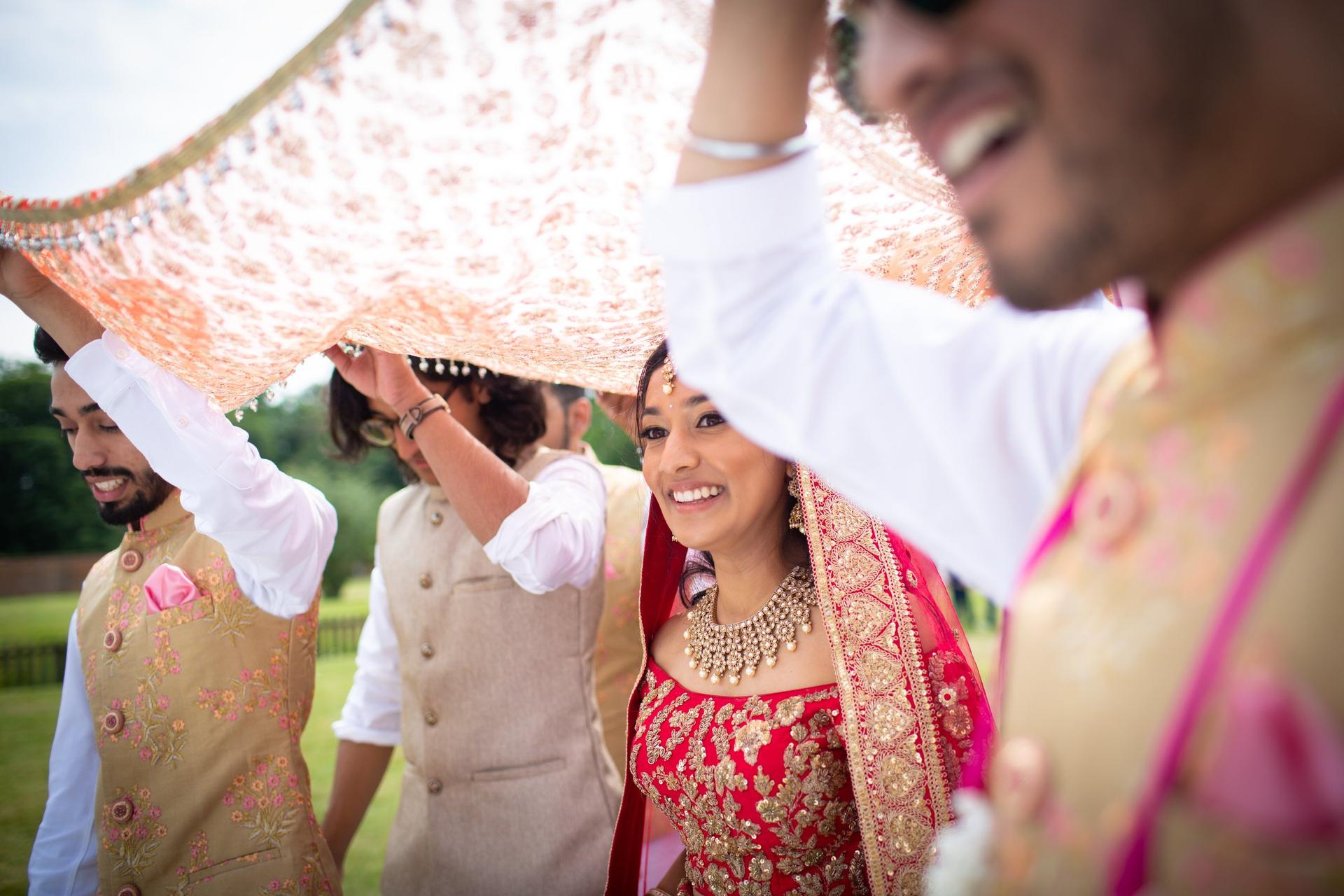 What to Expect at a Hindu Wedding: Traditions & Etiquette Explained ...