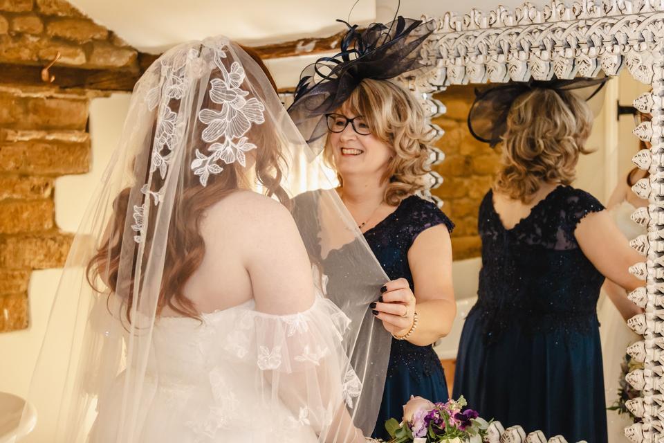 Soft Mother of the Bride Makeup Ideas & Tips for a Natural Look ...