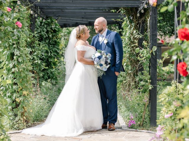 Stuart and Sheree's Wedding in Althorne, Essex | hitched.co.uk