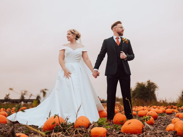 Alex and Andy's Wedding in Goldhanger, Essex | hitched.co.uk