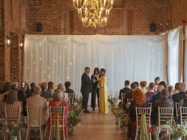 Simon and Lynn's Wedding in Enfield, Middlesex | hitched.co.uk