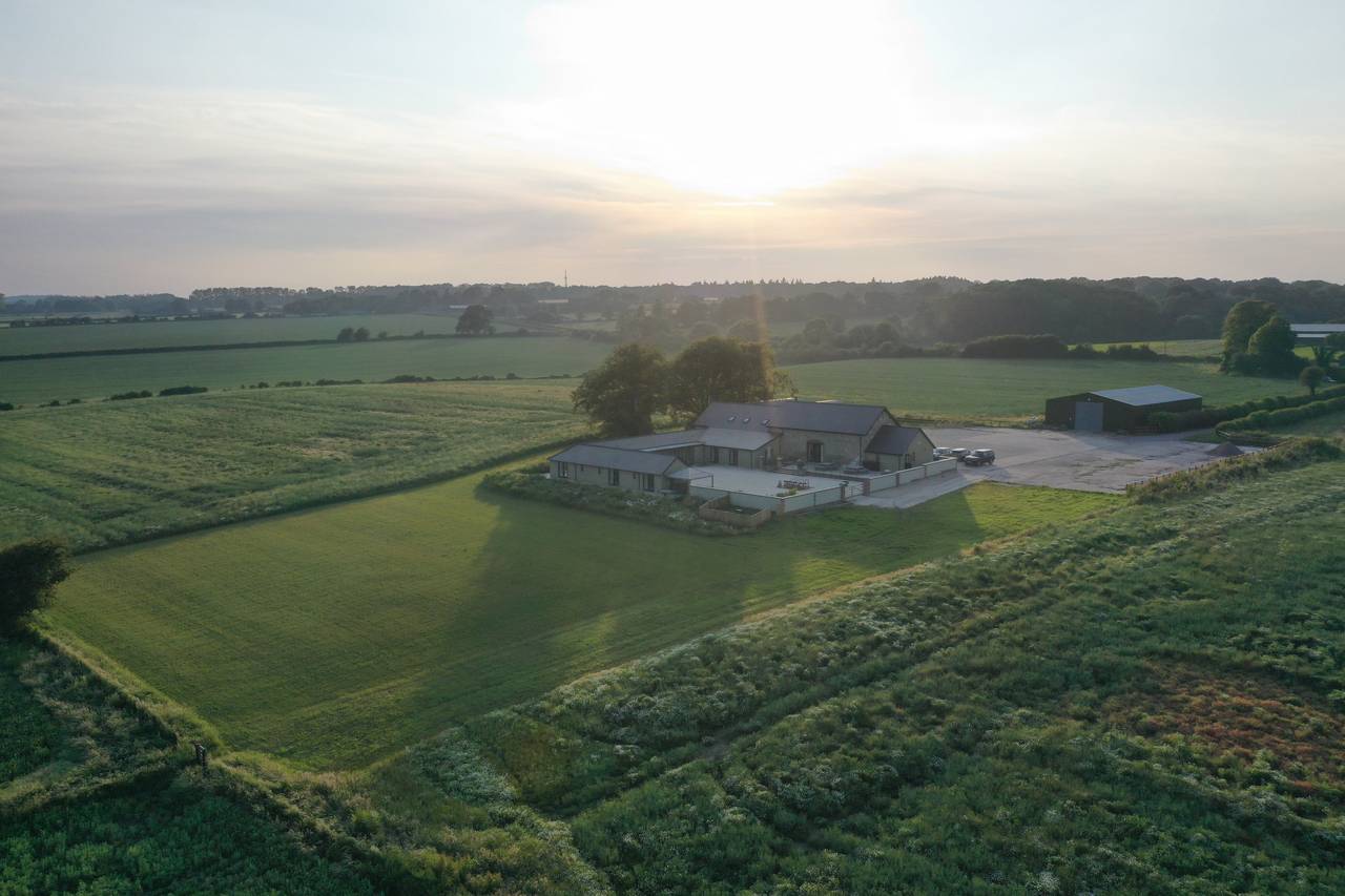 West Barn Lodge Wedding Venue Salisbury, Wiltshire | hitched.co.uk