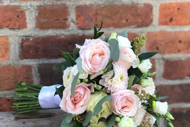 Flower Connection UK in Reading, Berkshire - Updated prices | hitched.co.uk