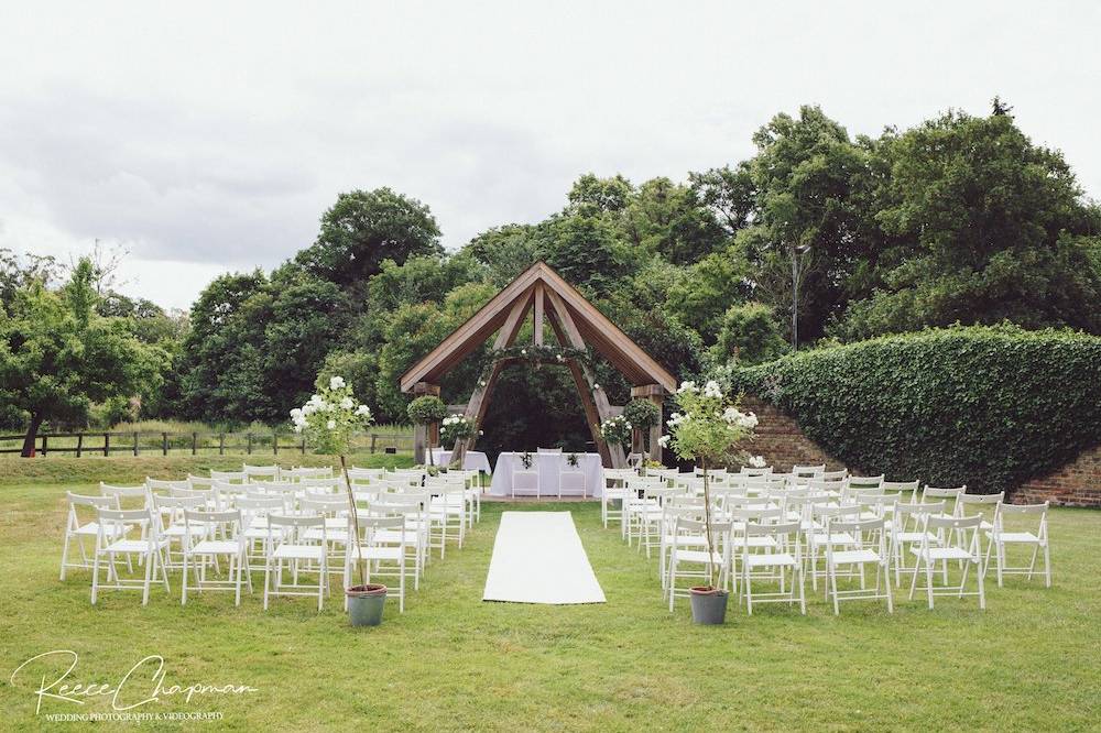 The Tudor Barn in Burnham, Buckinghamshire - Updated prices | hitched.co.uk
