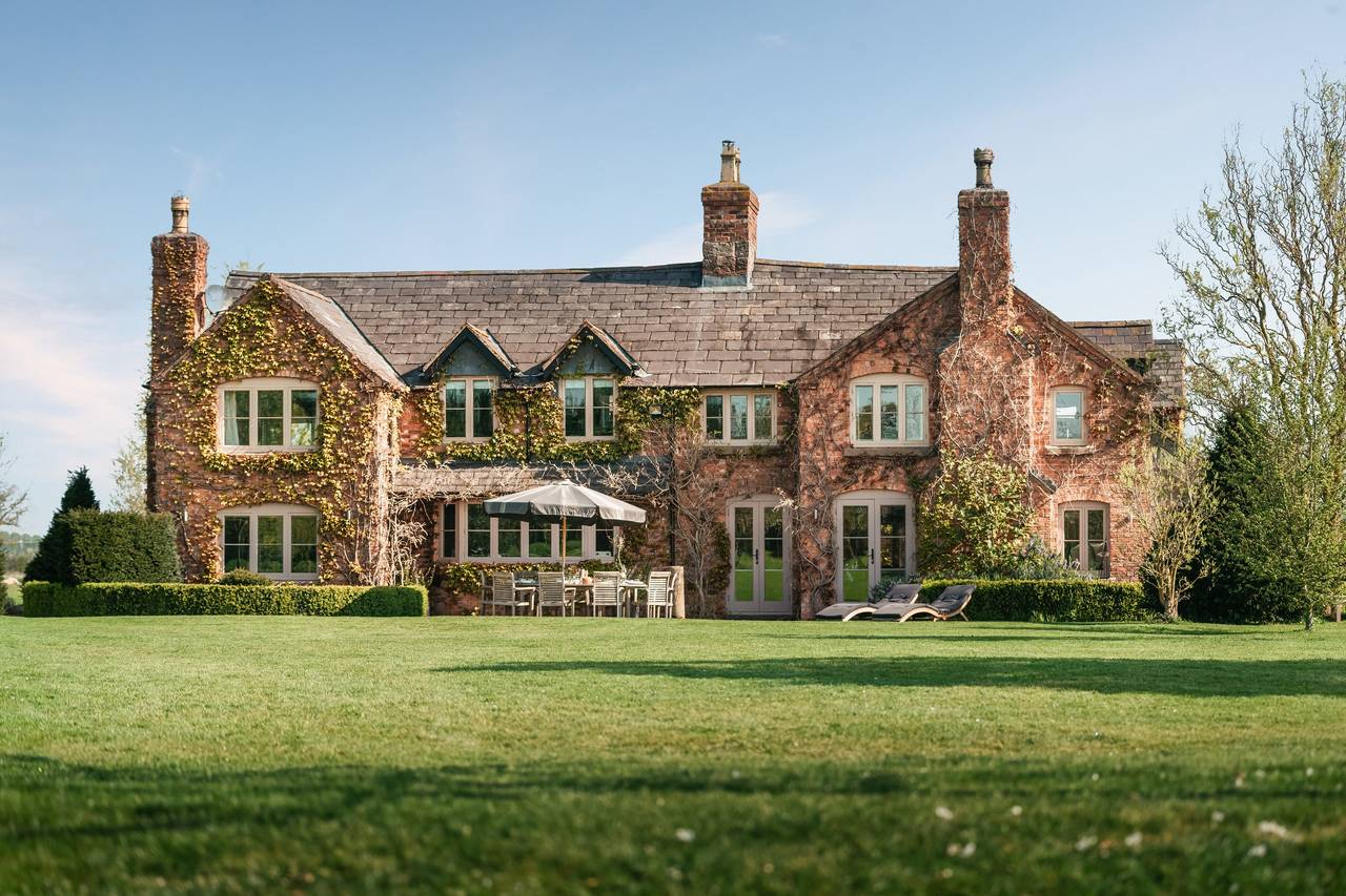 Weddings at Scarlet Hall Malpas, Cheshire - Updated prices | hitched.co.uk