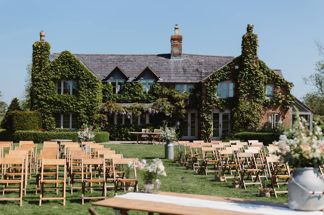 Weddings at Scarlet Hall Malpas, Cheshire - Updated prices | hitched.co.uk