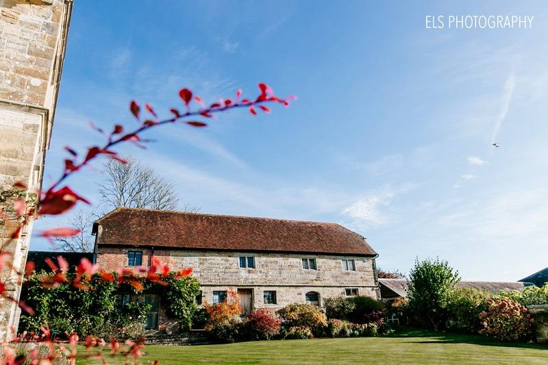 Hendall Manor Barns Wedding Venue Uckfield, East Sussex | hitched.co.uk
