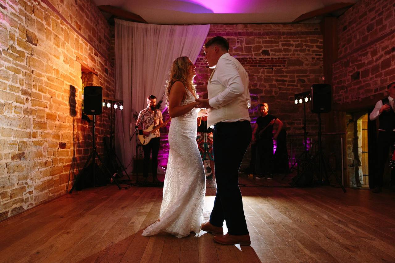 Hendall Manor Barns Wedding Venue Uckfield, East Sussex | hitched.co.uk