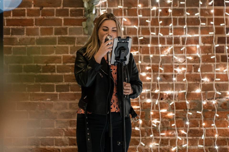 Jaz Goddard Weddings & Events Singer in Suffolk - Wedding Music and DJs ...